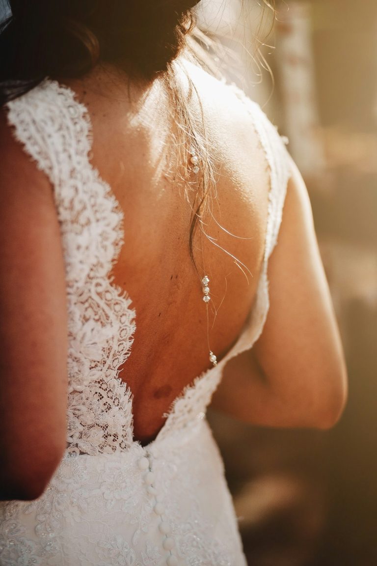 En quoi est-ce une bonne idée de porter un body dos nu de mariage